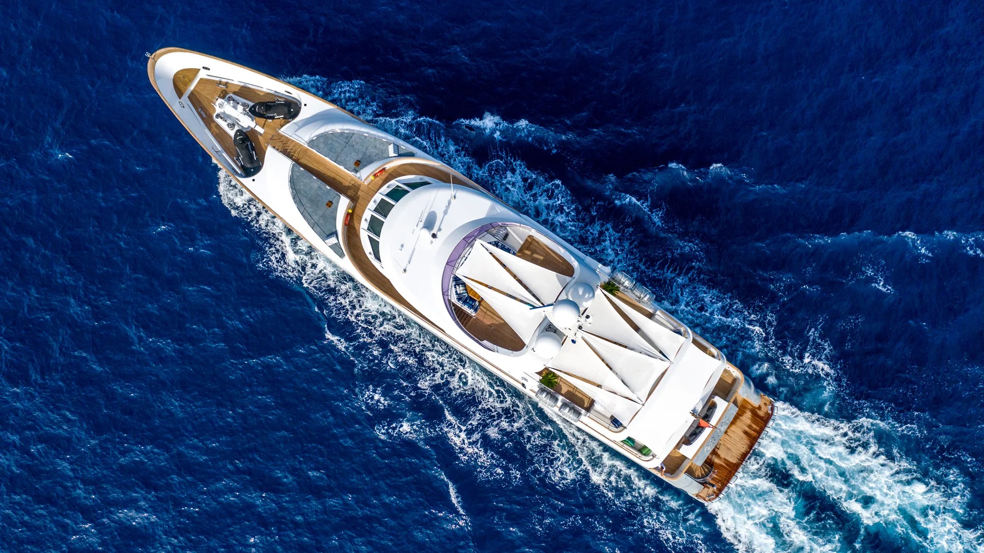 Yacht DE-DE, CMN Shipyard | CHARTERWORLD Luxury Superyacht Charters